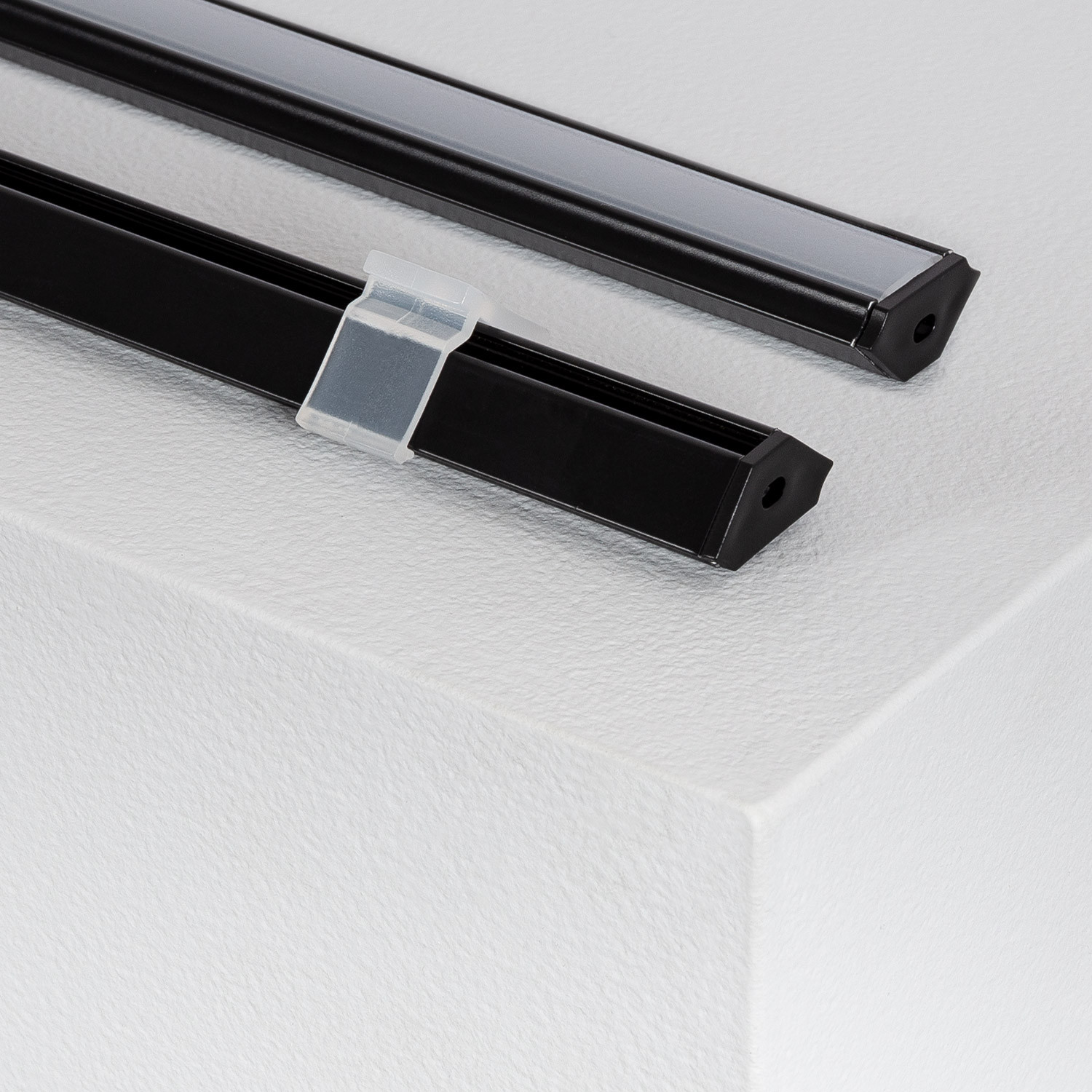 Hoekprofiel Zwart Aluminium 2m voor LED Strip tot 12 mm - Ledkia